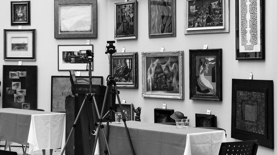 Auction house with more than 25 years of experience | 1. Art Consulting